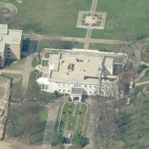 Walter Chrysler's House (former) in Kings Point, NY - Virtual Globetrotting