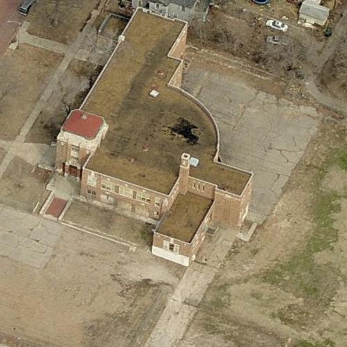 Sumner Elementary School in Topeka, KS (Google Maps)