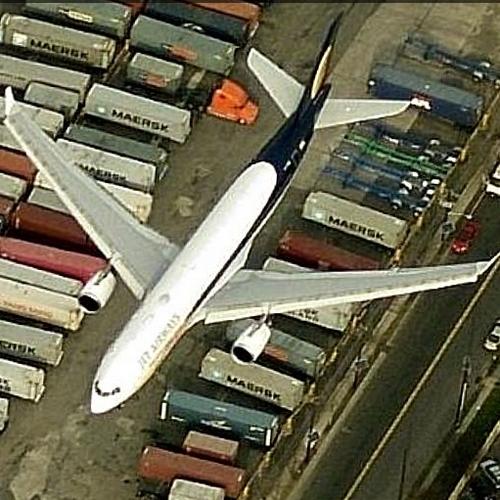 Jet Airways on approach to Newark Airport in Newark, NJ (Google Maps)