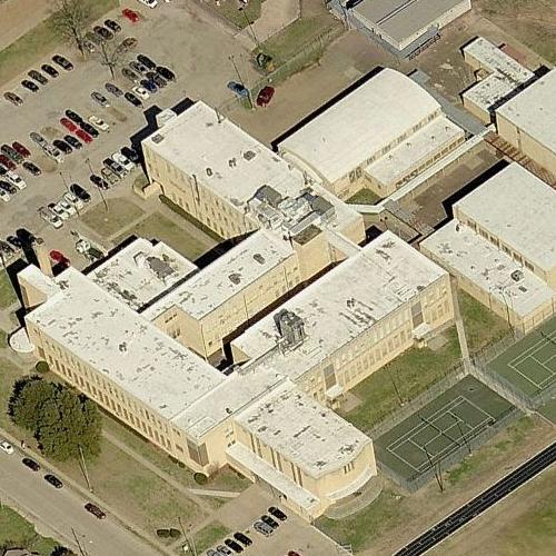 Lincoln High School in Dallas, TX (Google Maps)