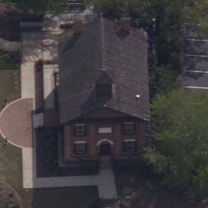 Old Seminary Building in Lawrenceville, GA - Virtual Globetrotting