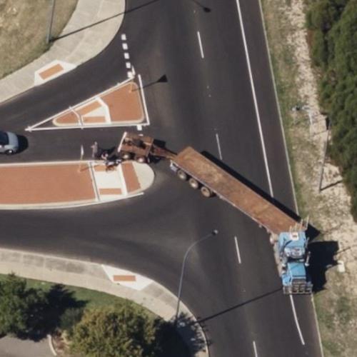 Semi-trailer truck in Rockingham, Australia (Google Maps)
