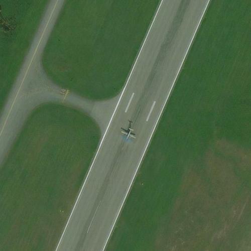 Small plane on the runway in Bridgeport, WV (Google Maps) (#2)