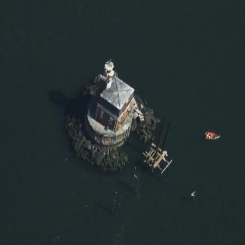 Stepping Stones Light in Kings Point, NY (Google Maps)